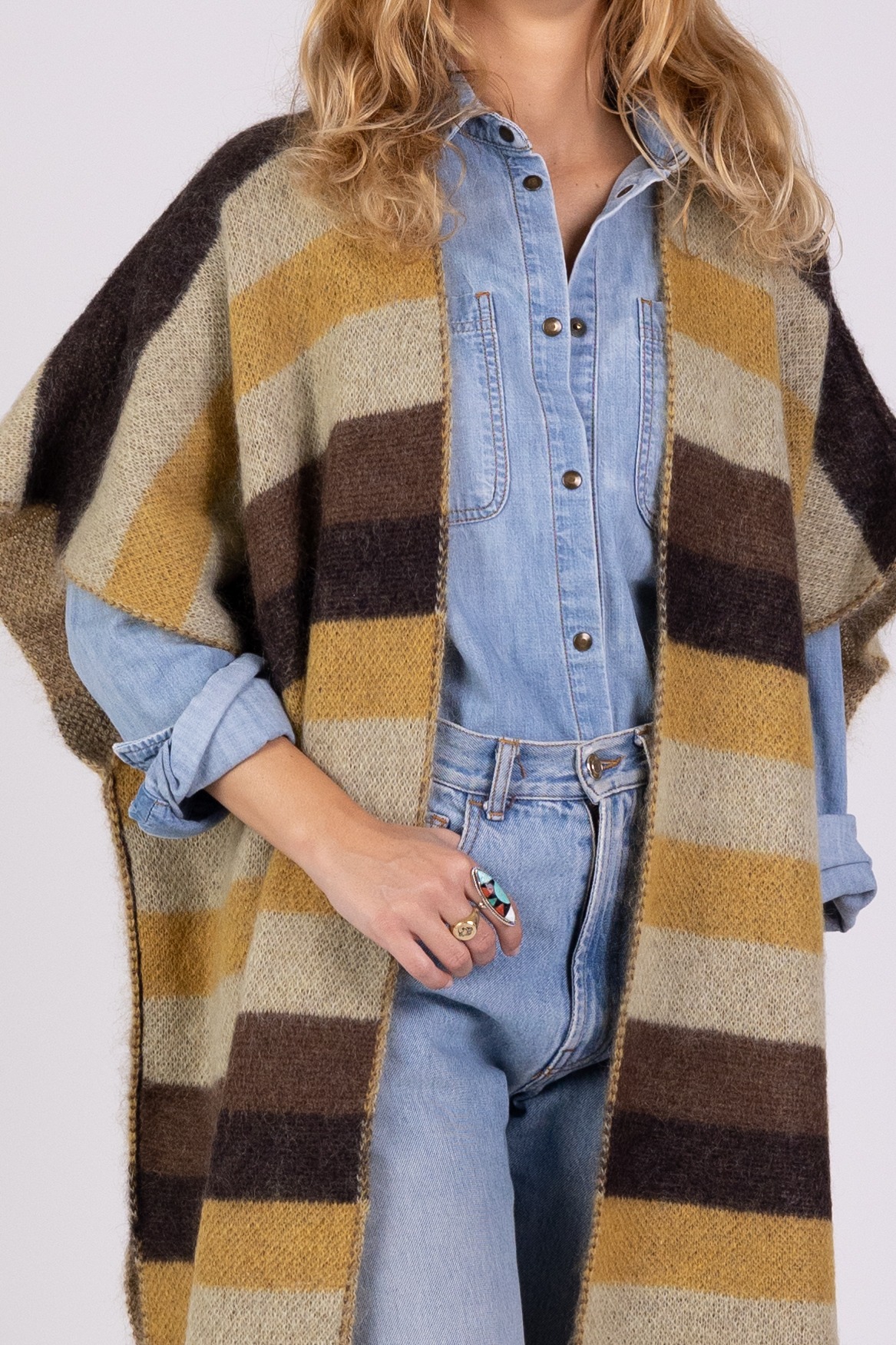 Striped Cape – Otra Vez