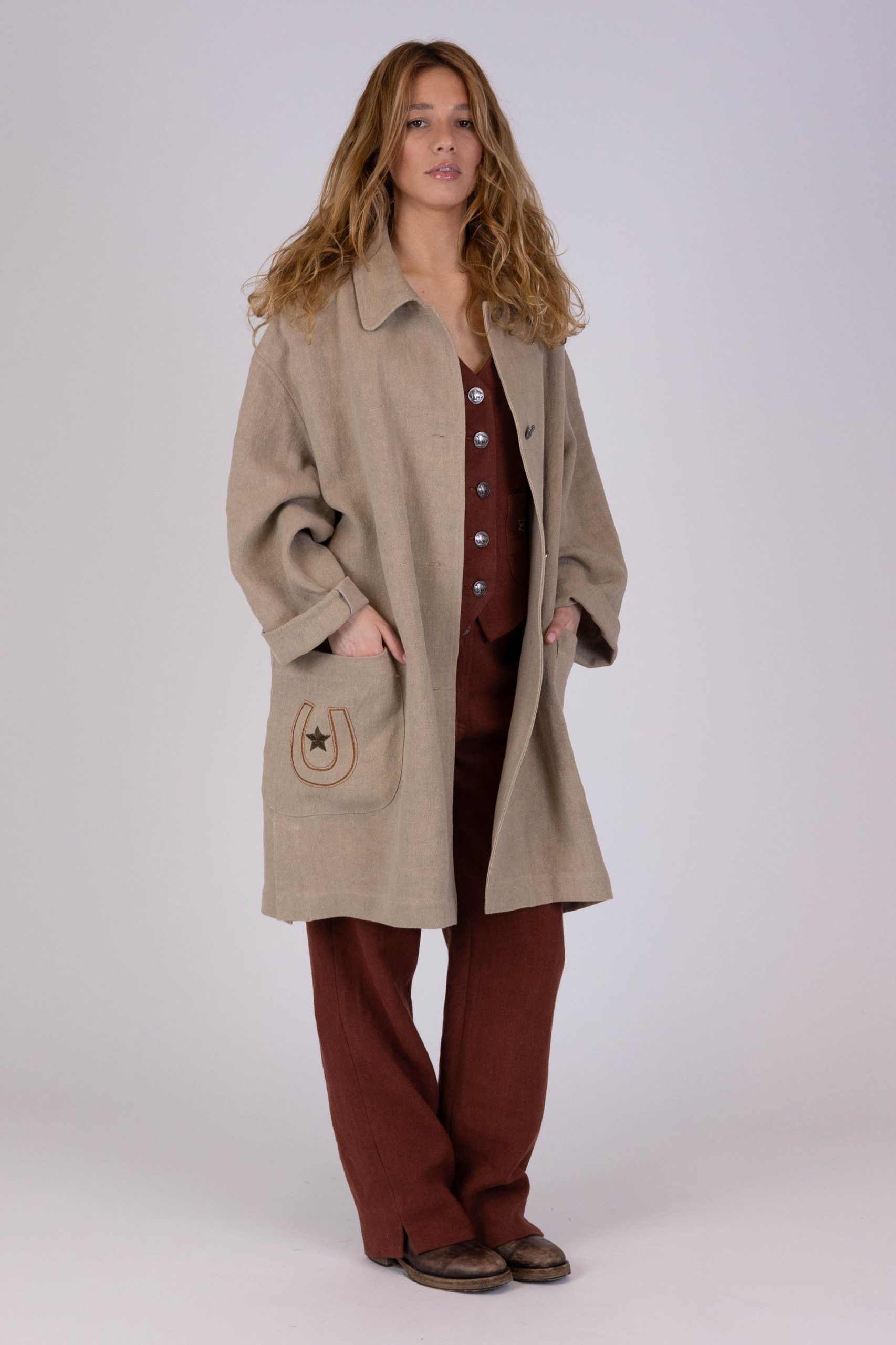 Over Duster Coat in Linen with Embroidery – Hazelnut – Otra Vez