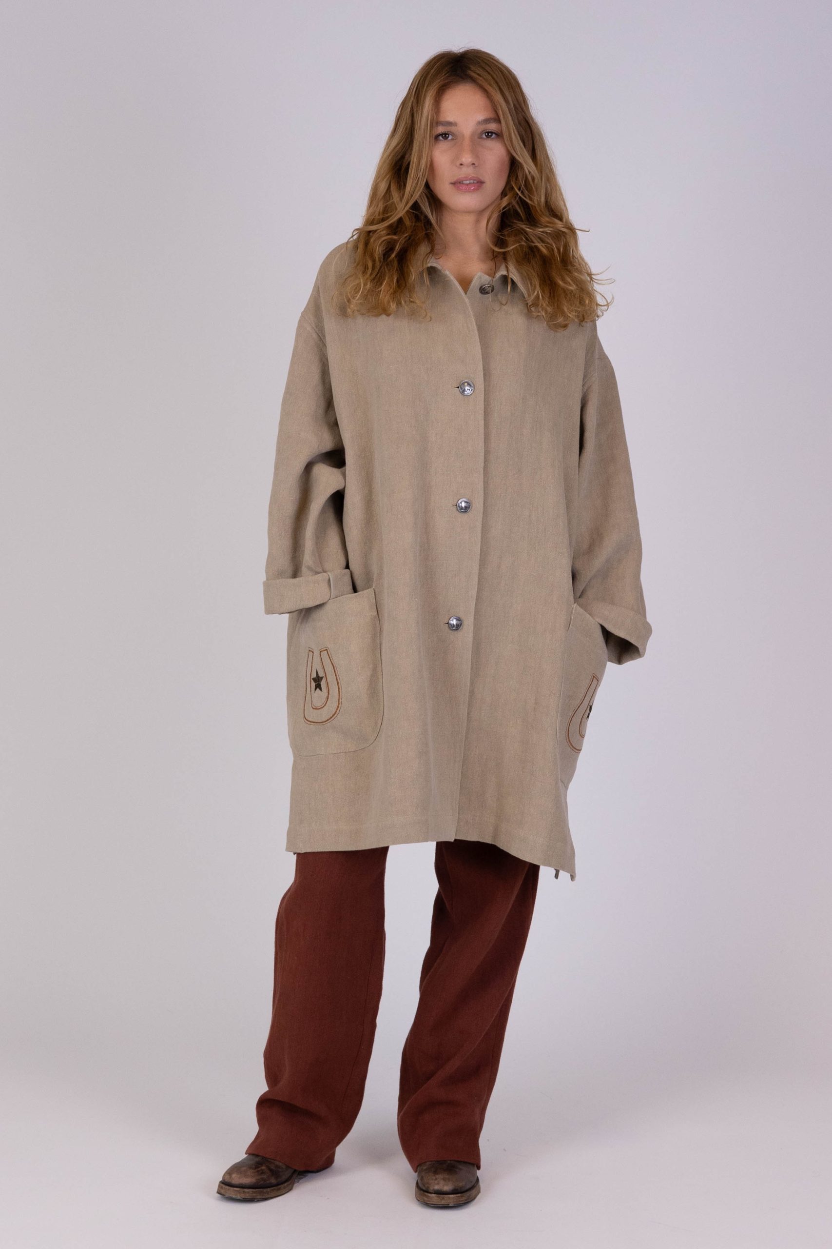 Over Duster Coat in Linen with Embroidery – Hazelnut – Otra Vez